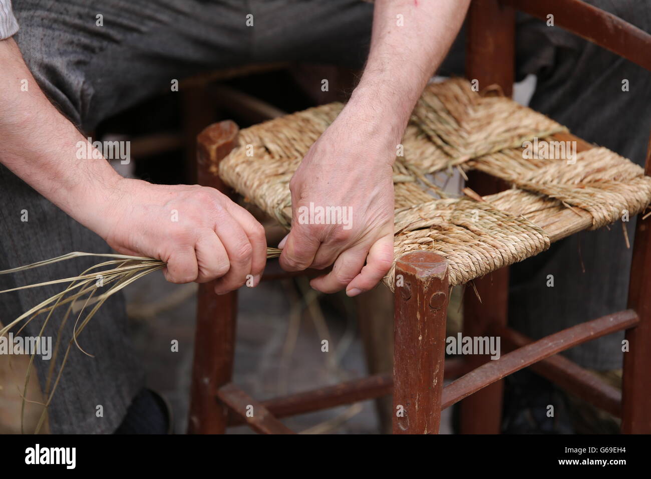 Straw plaiting hi-res stock photography and images - Alamy