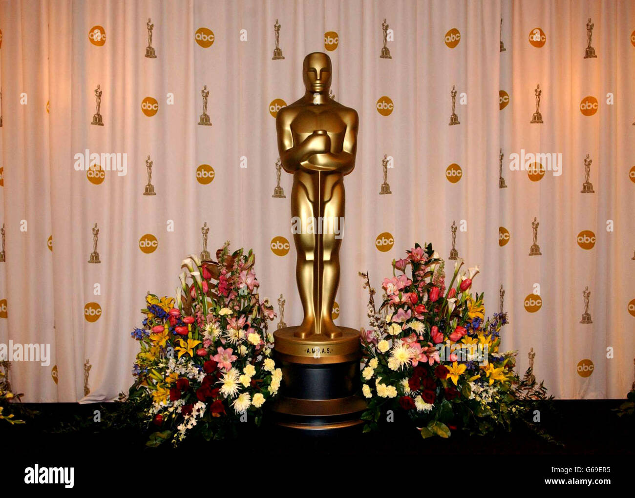 The room film 2003 hi-res stock photography and images - Alamy