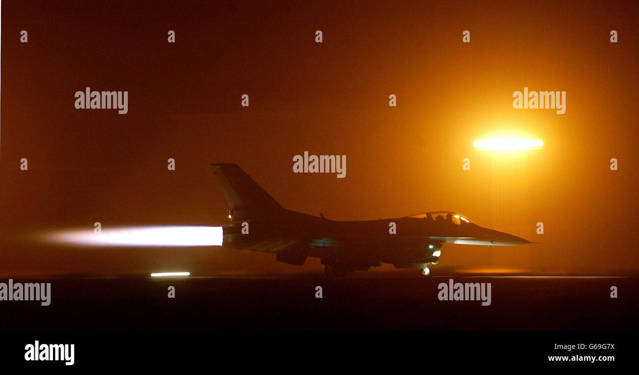 Royal artillery in southern iraq hi-res stock photography and images ...