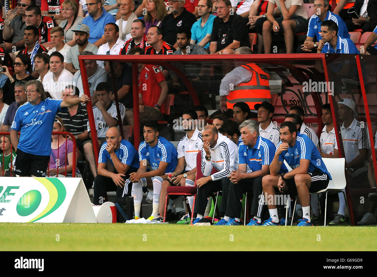 Real madrid assistant coach zinedine zidane hi-res stock photography ...