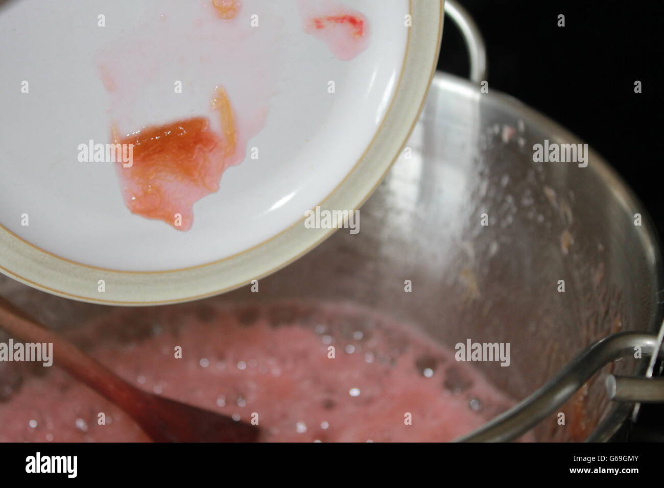 Plate test hi-res stock photography and images - Alamy