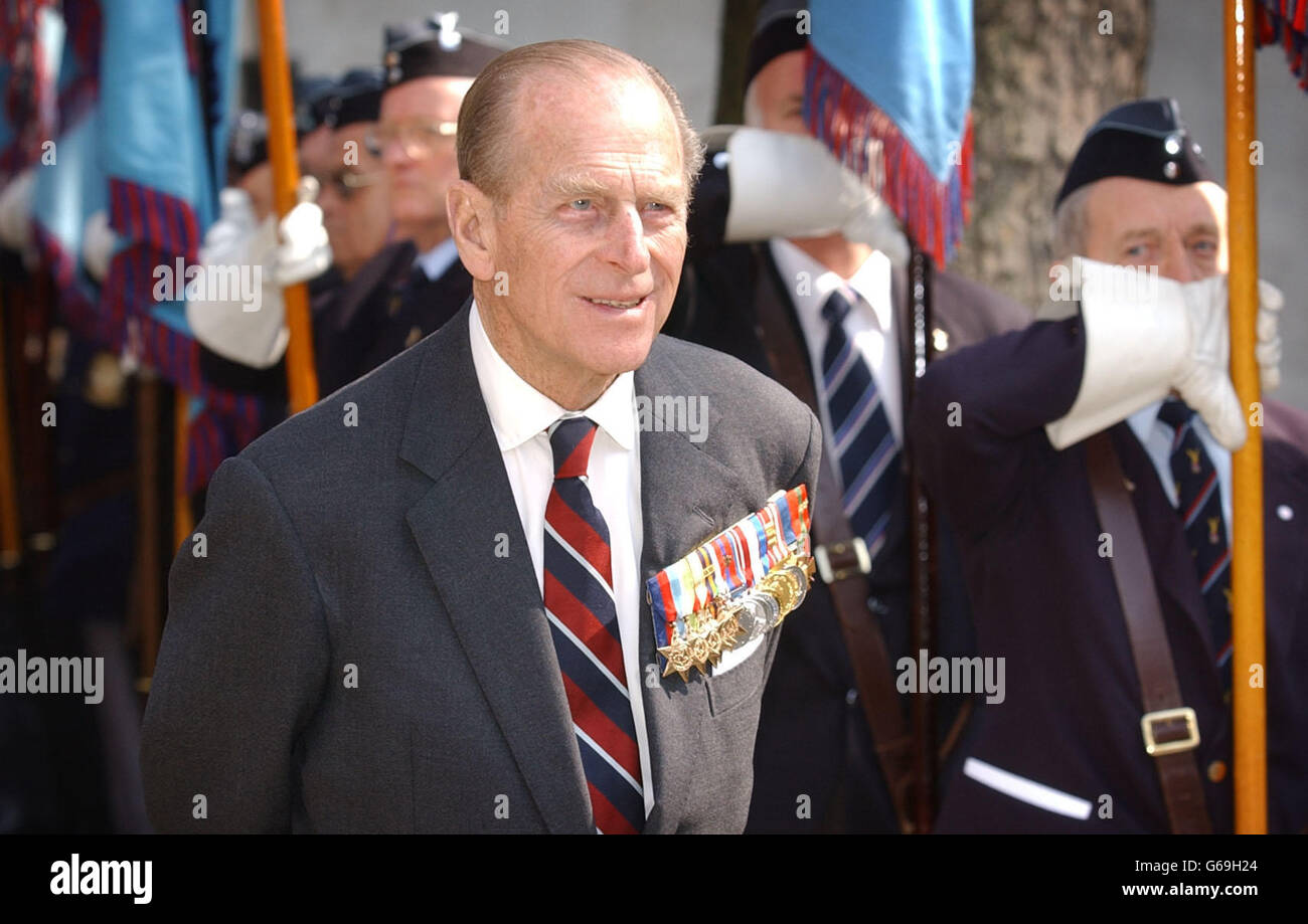 The Duke of Edinburgh meets standard bearers at St Clement Danes Church ...