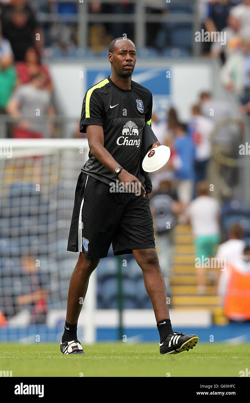 Dennis Lawrence, Everton first team development coach Stock Photo - Alamy