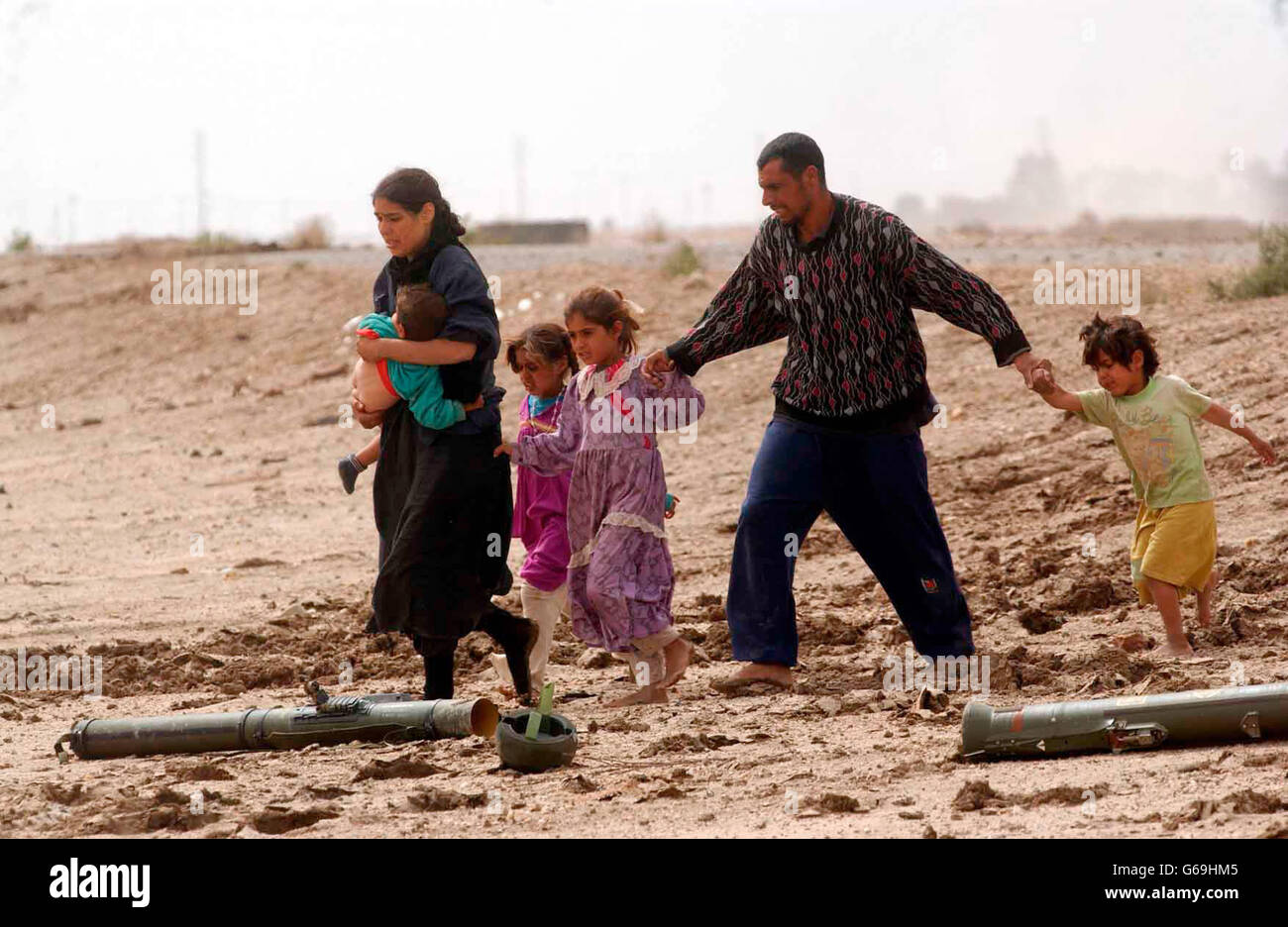 Iraq War Basra families Stock Photo - Alamy