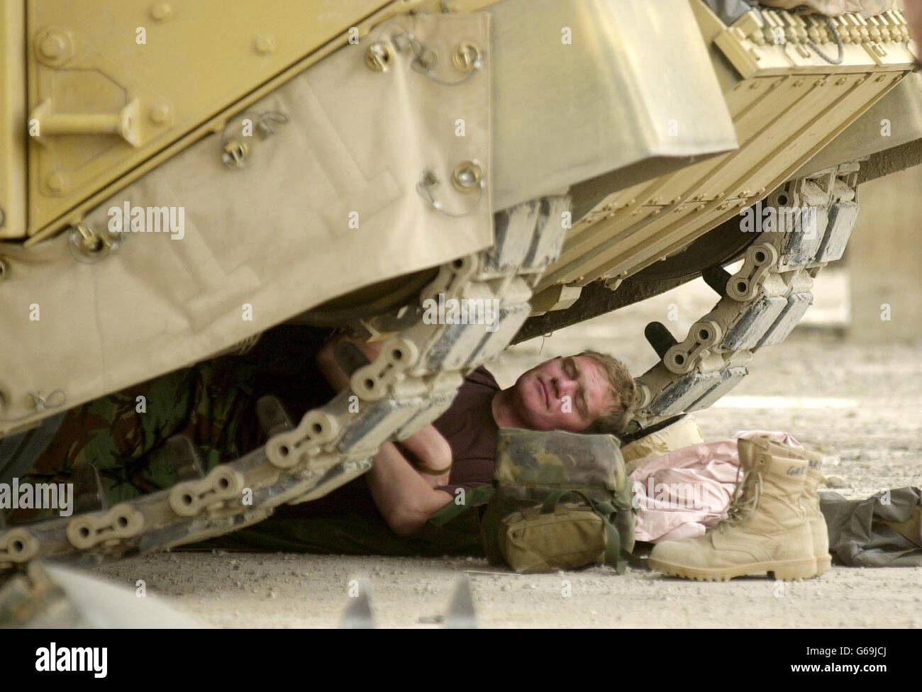 Iraq War Challenger II Tank crew Stock Photo - Alamy