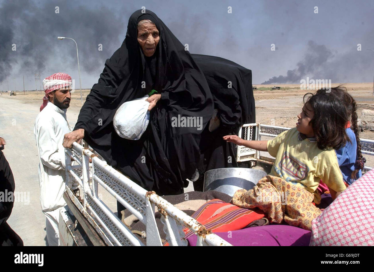 Iraq war residents flee basra hi-res stock photography and images - Alamy