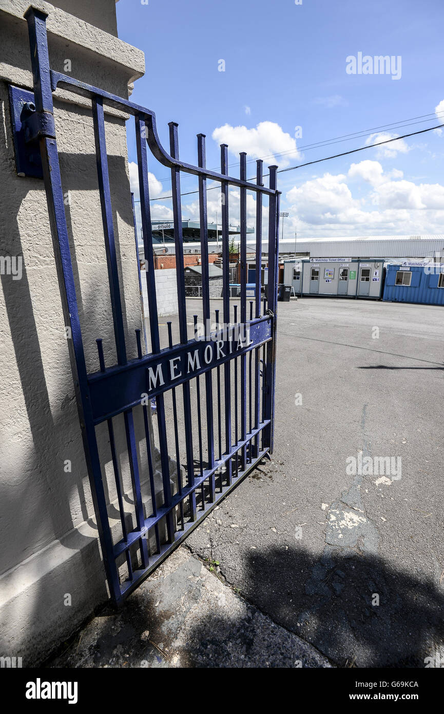 Soccer - Pre Season Friendly - Bristol Rovers v Reading - The Memorial ...