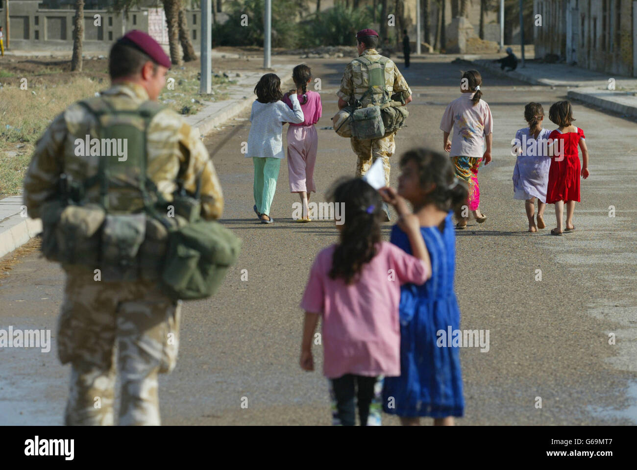 British army foot patrol in hi-res stock photography and images - Alamy