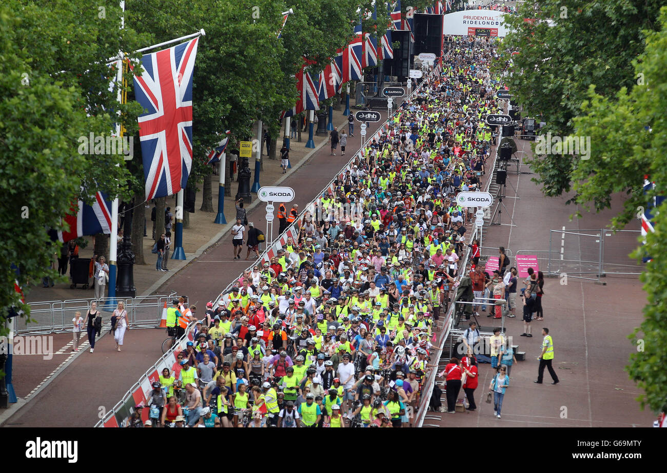 Cycling - Ridelondon Grand Prix - Day One - London. People ride down ...