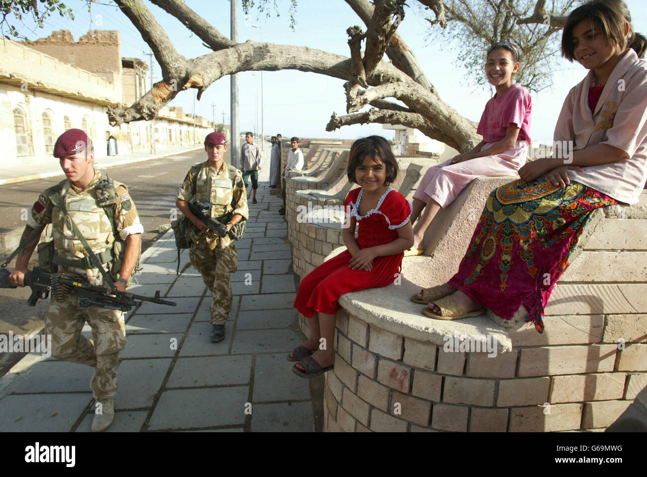 British army foot patrol in hi-res stock photography and images - Alamy