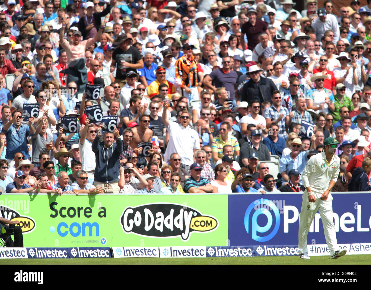 Cricket 6 signs hi-res stock photography and images - Alamy