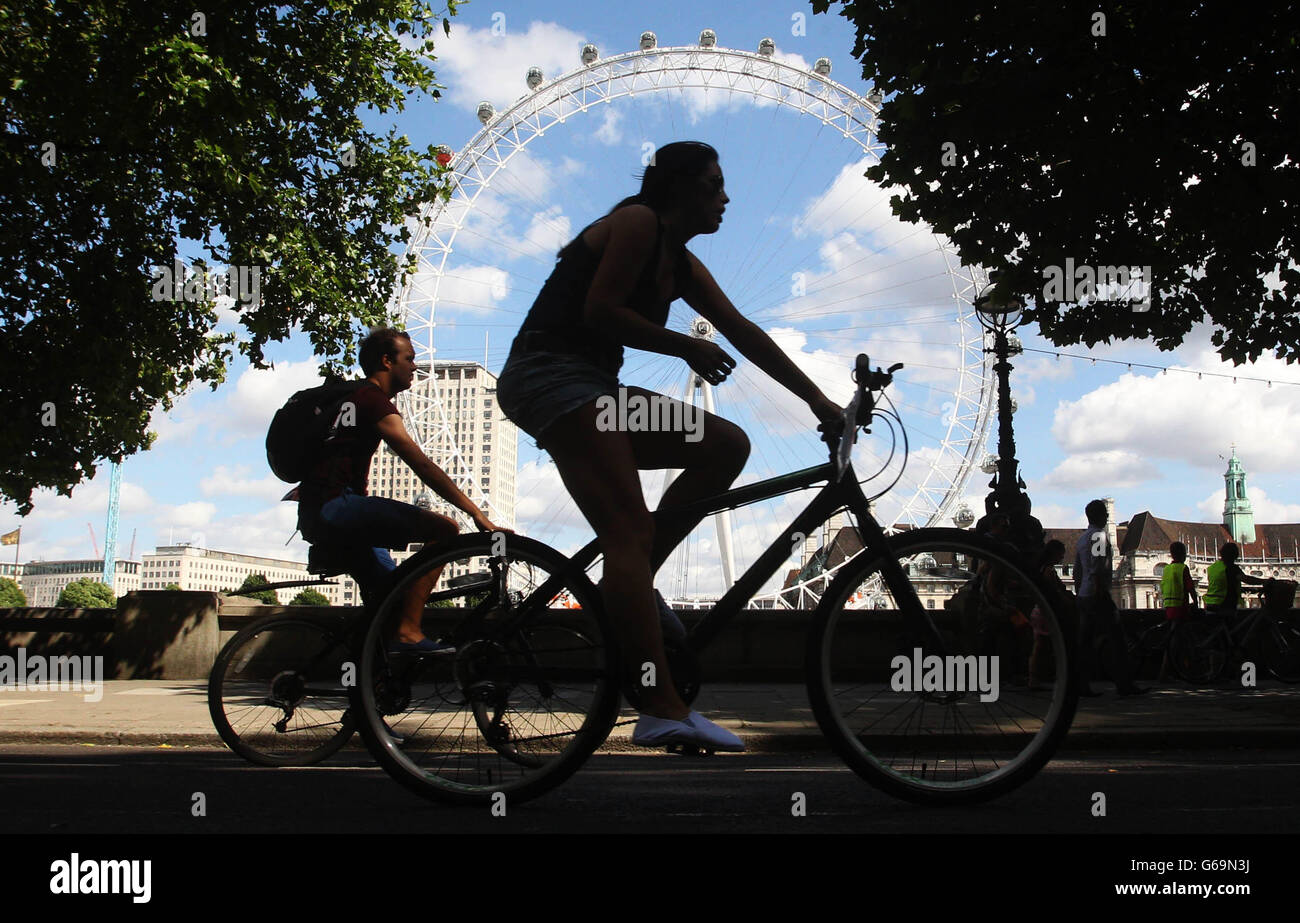 Cyclists and london eye hi-res stock photography and images - Alamy
