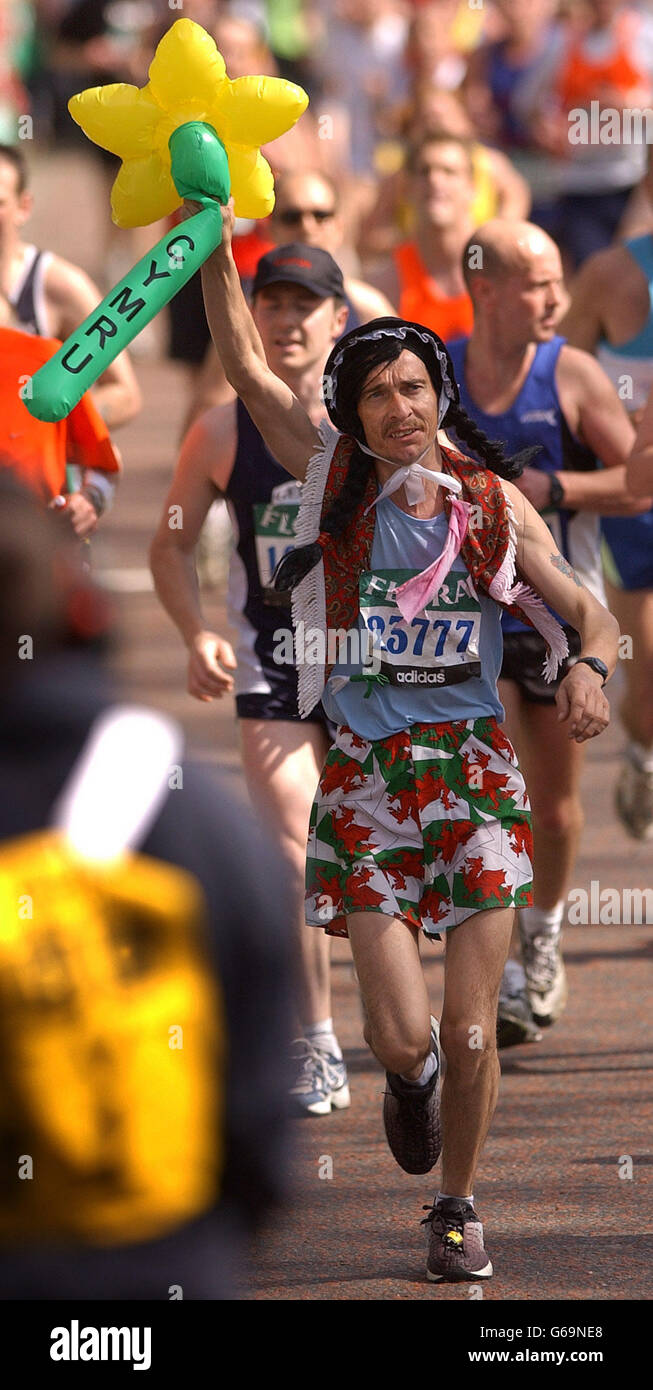Londonmarathoncollection hi-res stock photography and images - Alamy