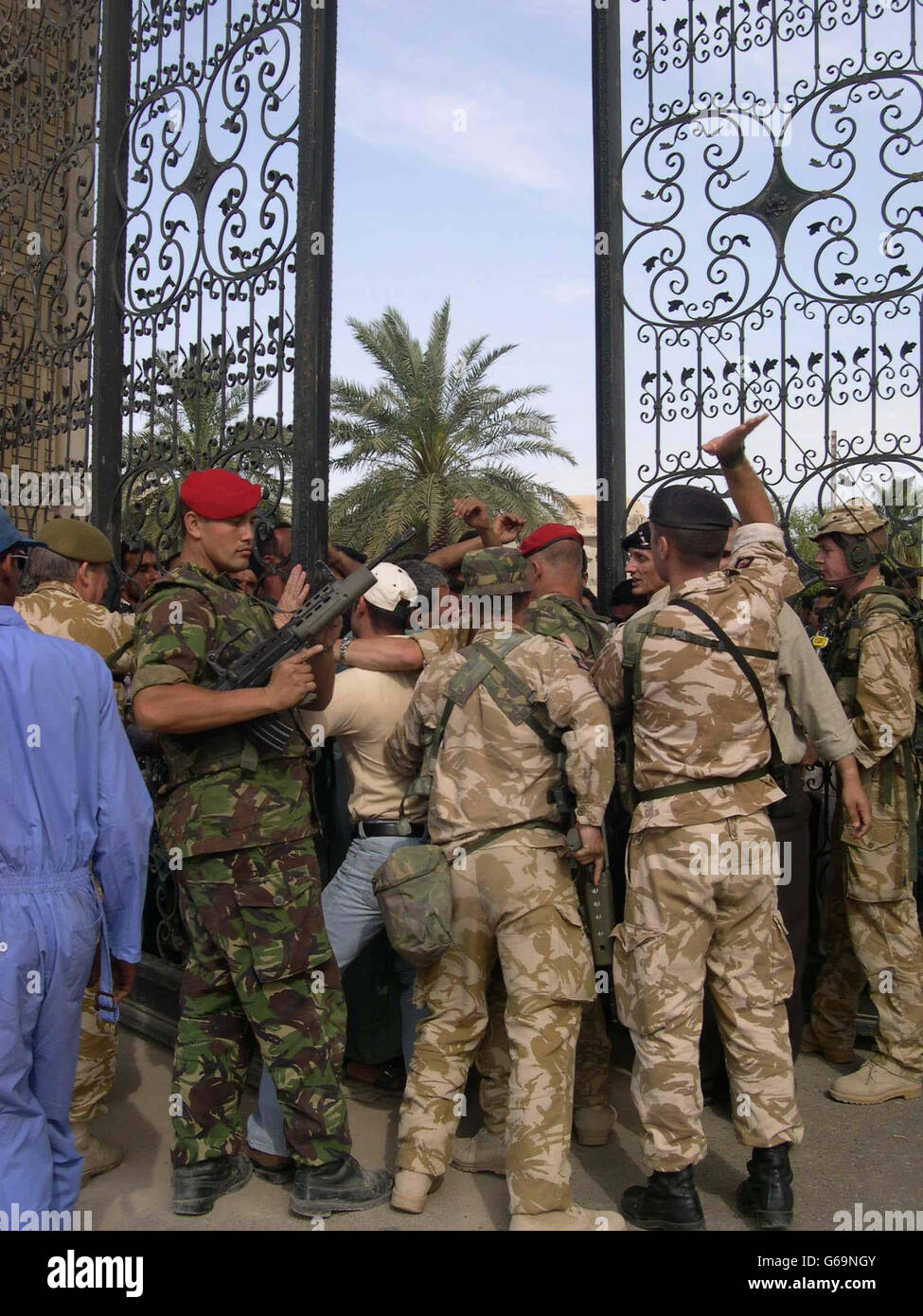 Soldiers at the main gate of Saddam Hussein's presidential palace in ...