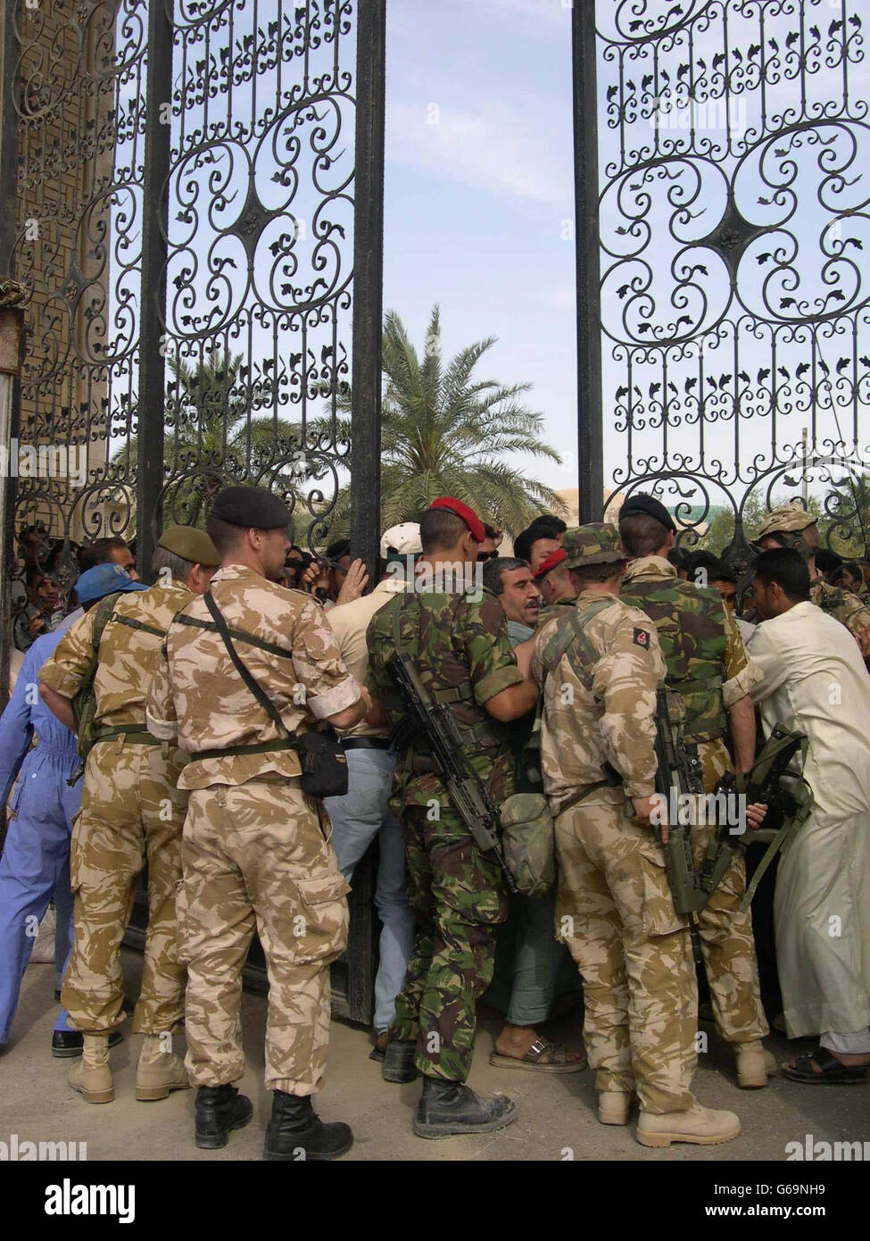 Soldiers at the main gate of Saddam Hussein's presidential palace in ...