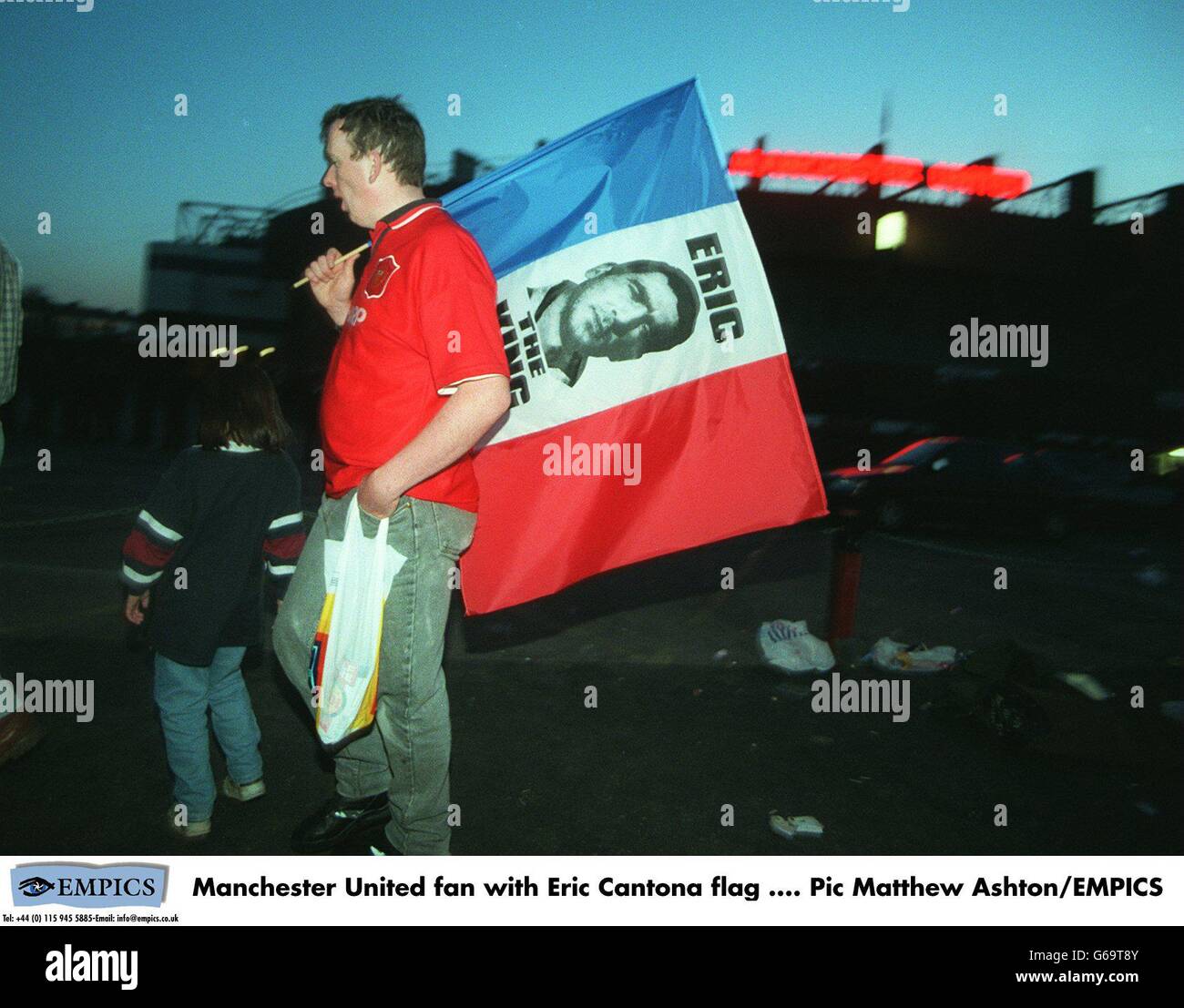 Manchester United fans celebrating Championship win Stock Photo - Alamy