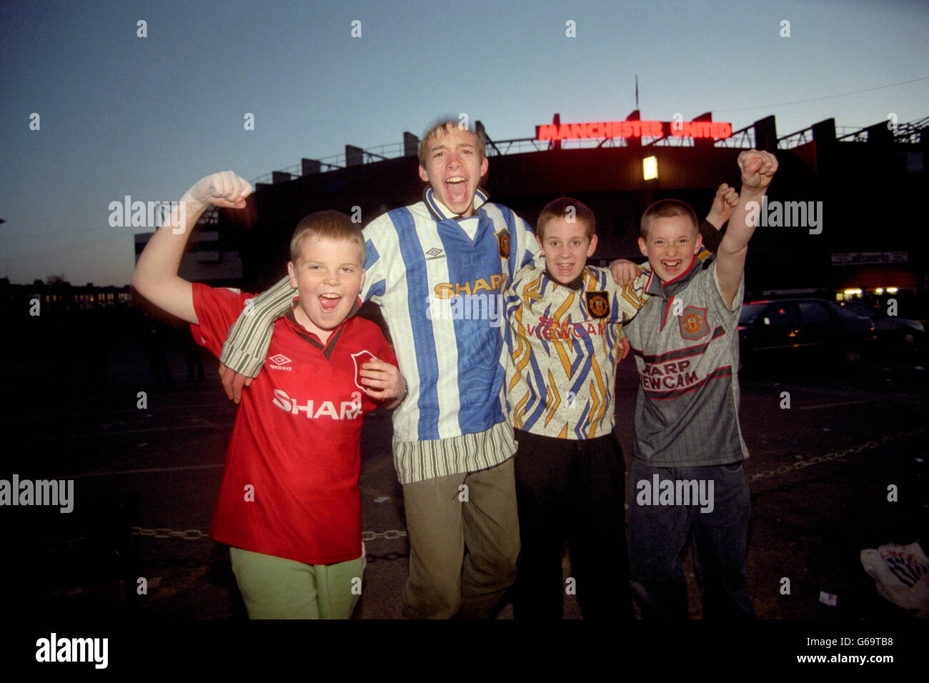 Manchester United fans celebrating Championship win. Manchester United ...