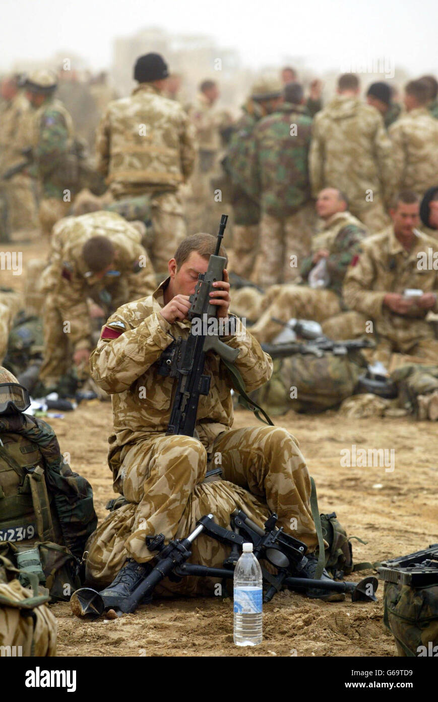 Soldier cleaning gun hi-res stock photography and images - Alamy