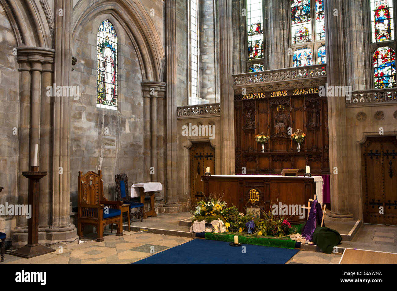 Sanctuary altar hi-res stock photography and images - Alamy