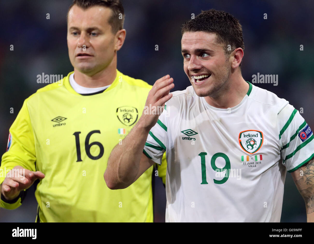 Republic ireland goalkeeper shay given hi-res stock photography and ...