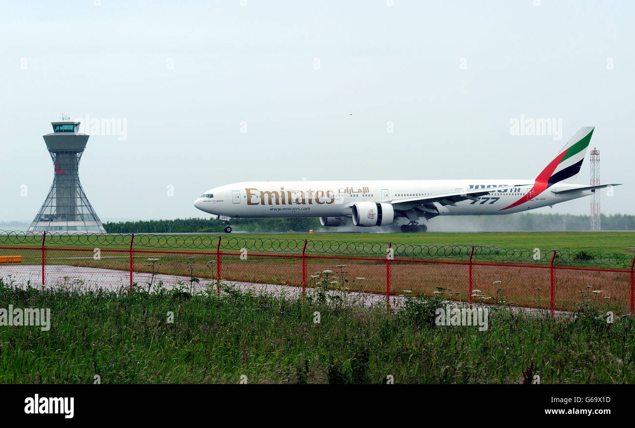 Emirates boeing 777 newcastle airport hi-res stock photography and ...