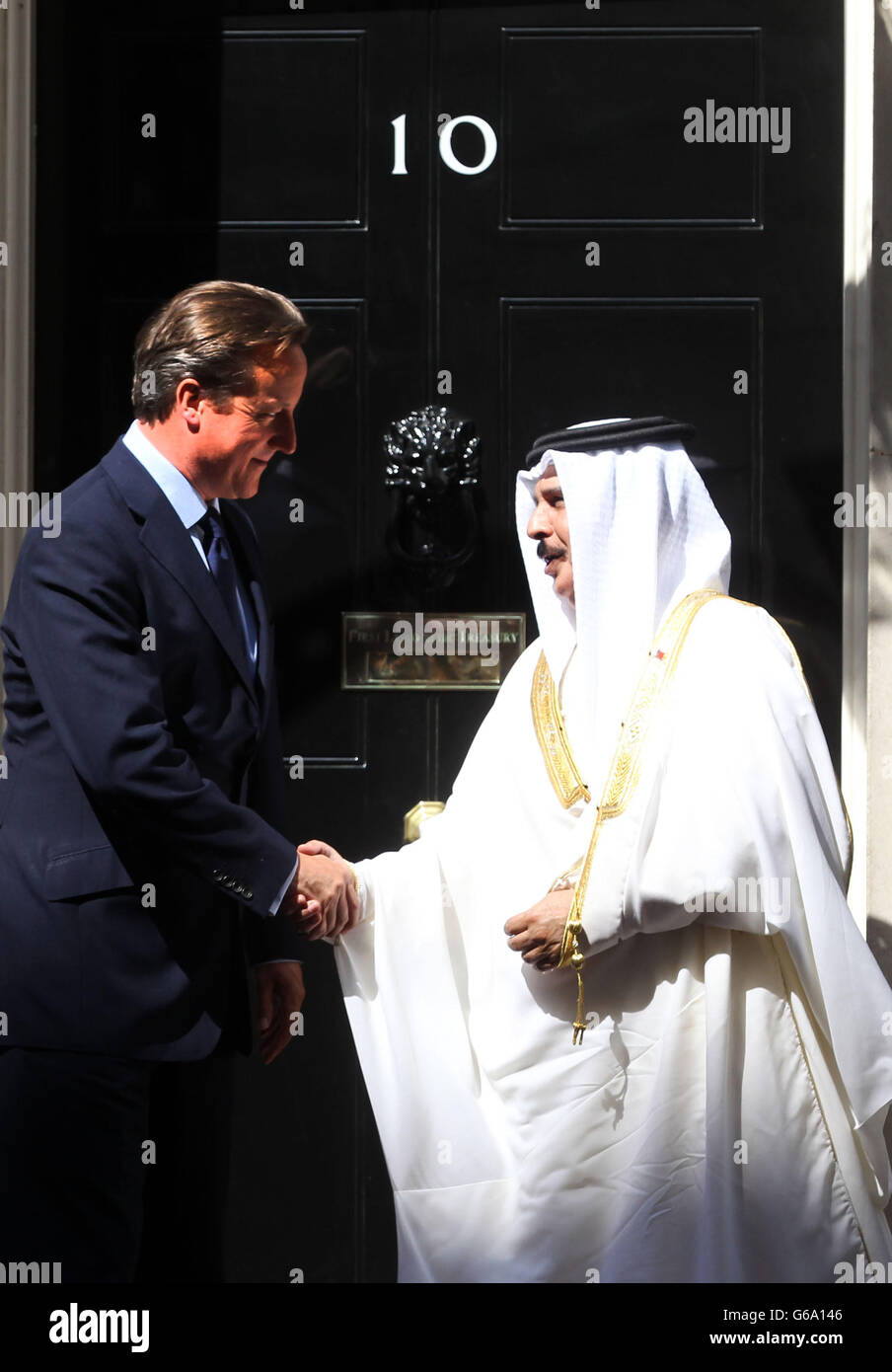 Prime Minister David Cameron meets the King of Bahrain, King Hamad bin ...