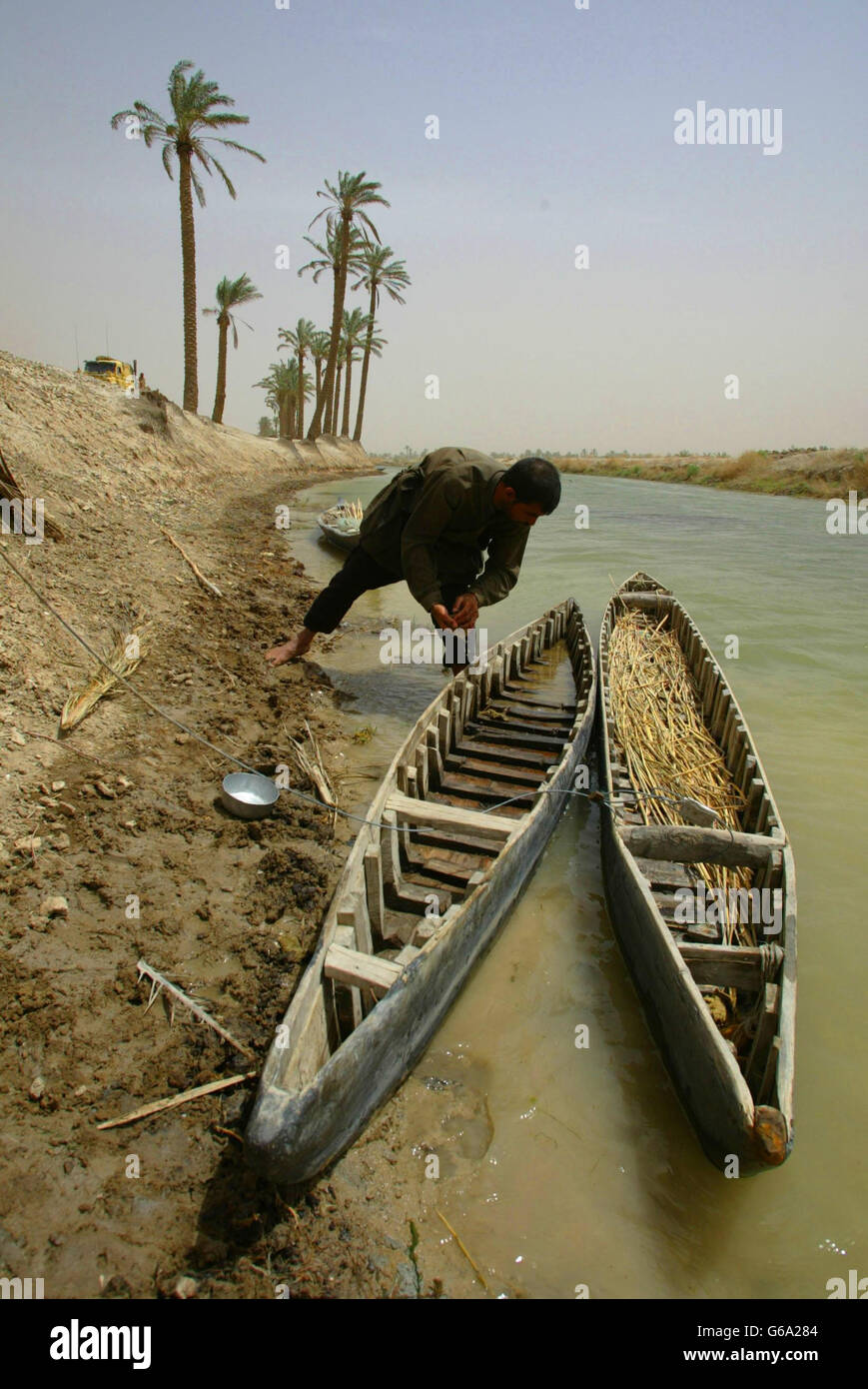 Fishing in iraq hi-res stock photography and images - Alamy