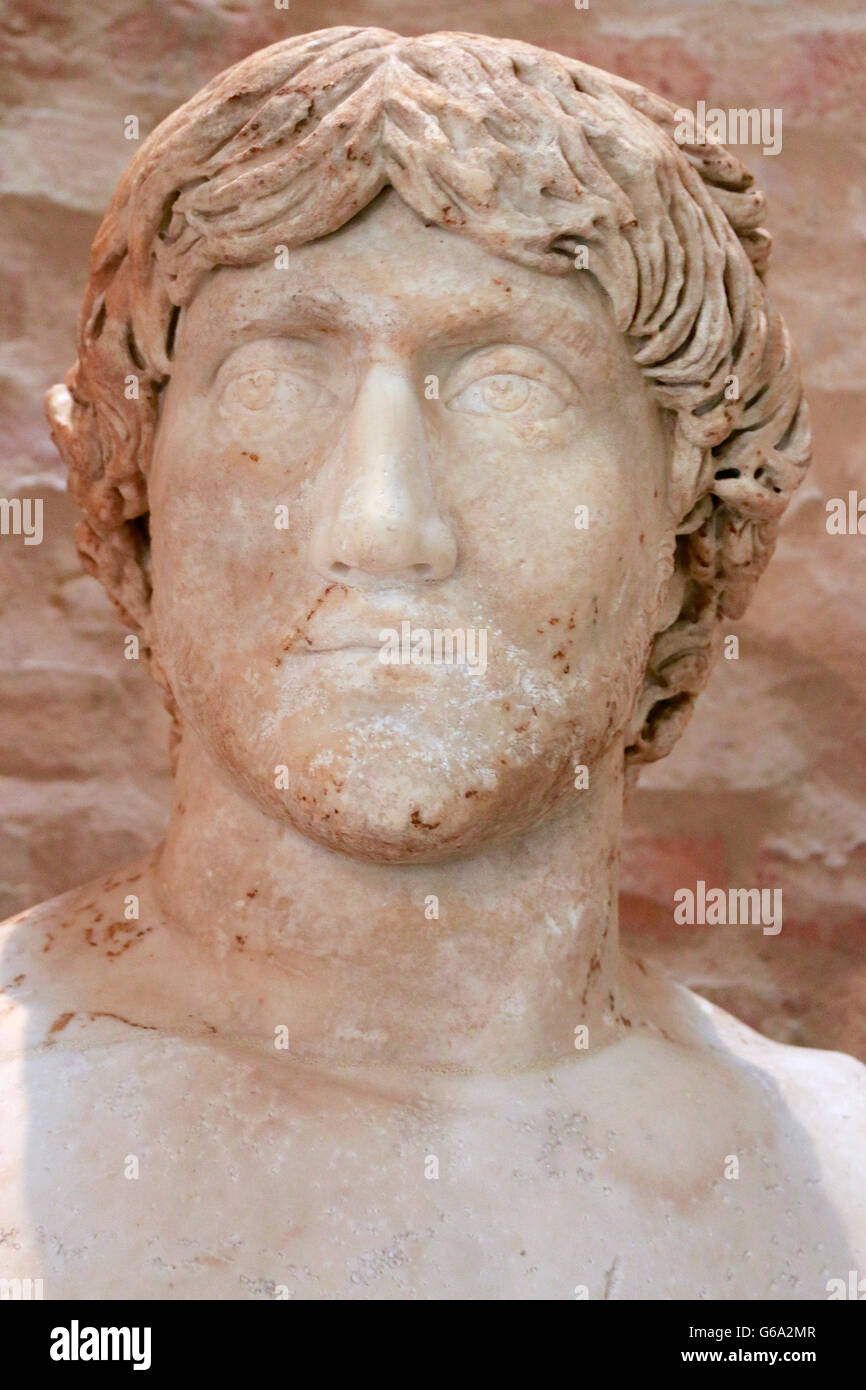 Skulptur/ Bueste: Barbar, Berlin Stock Photo - Alamy