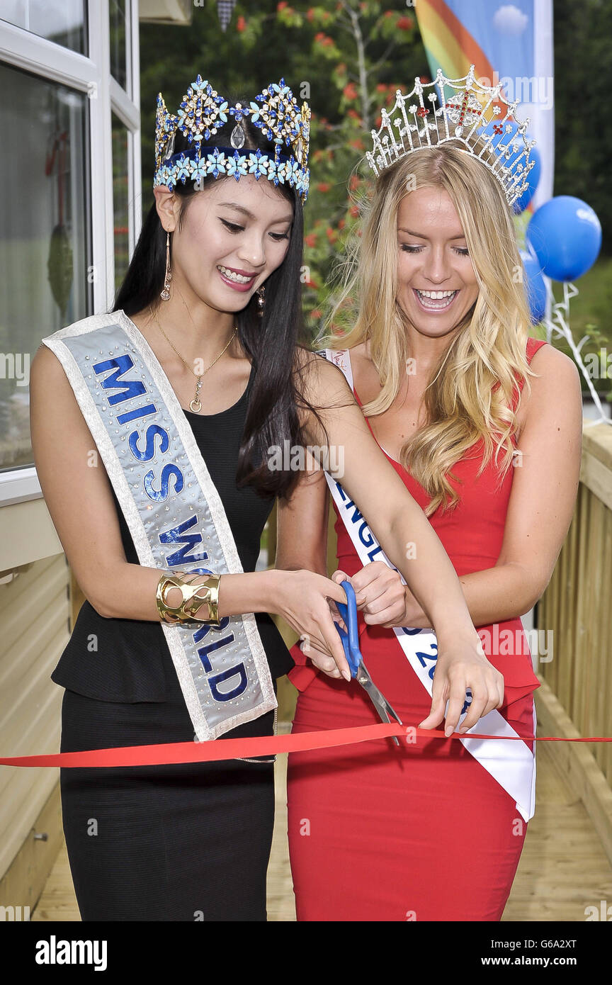 Miss World, Yu Wenxia of China and Miss England, Kirsty Heslewood cut a ...