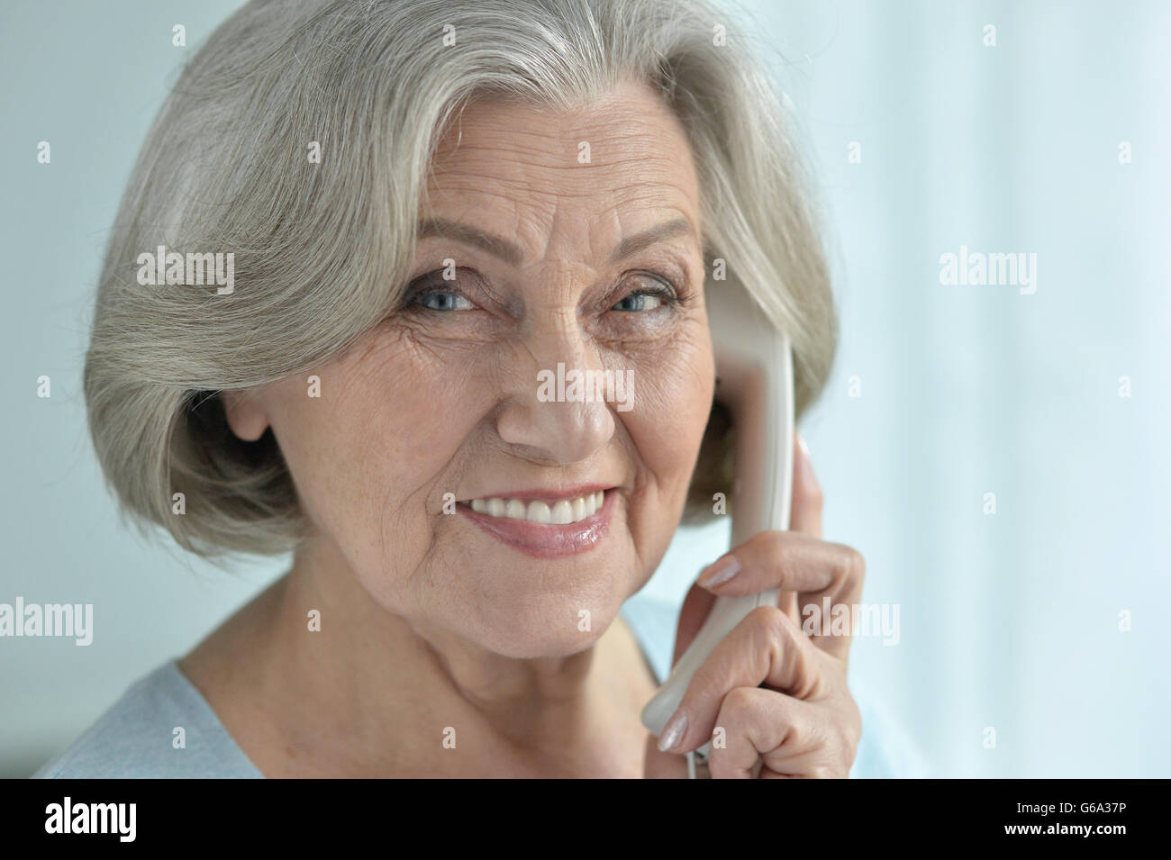 Senior woman talking phone Stock Photo - Alamy Senior woman talking phone Stock Photo - Alamy