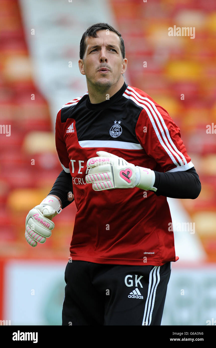 Aberdeen goalkeeper james langfield hi-res stock photography and images ...