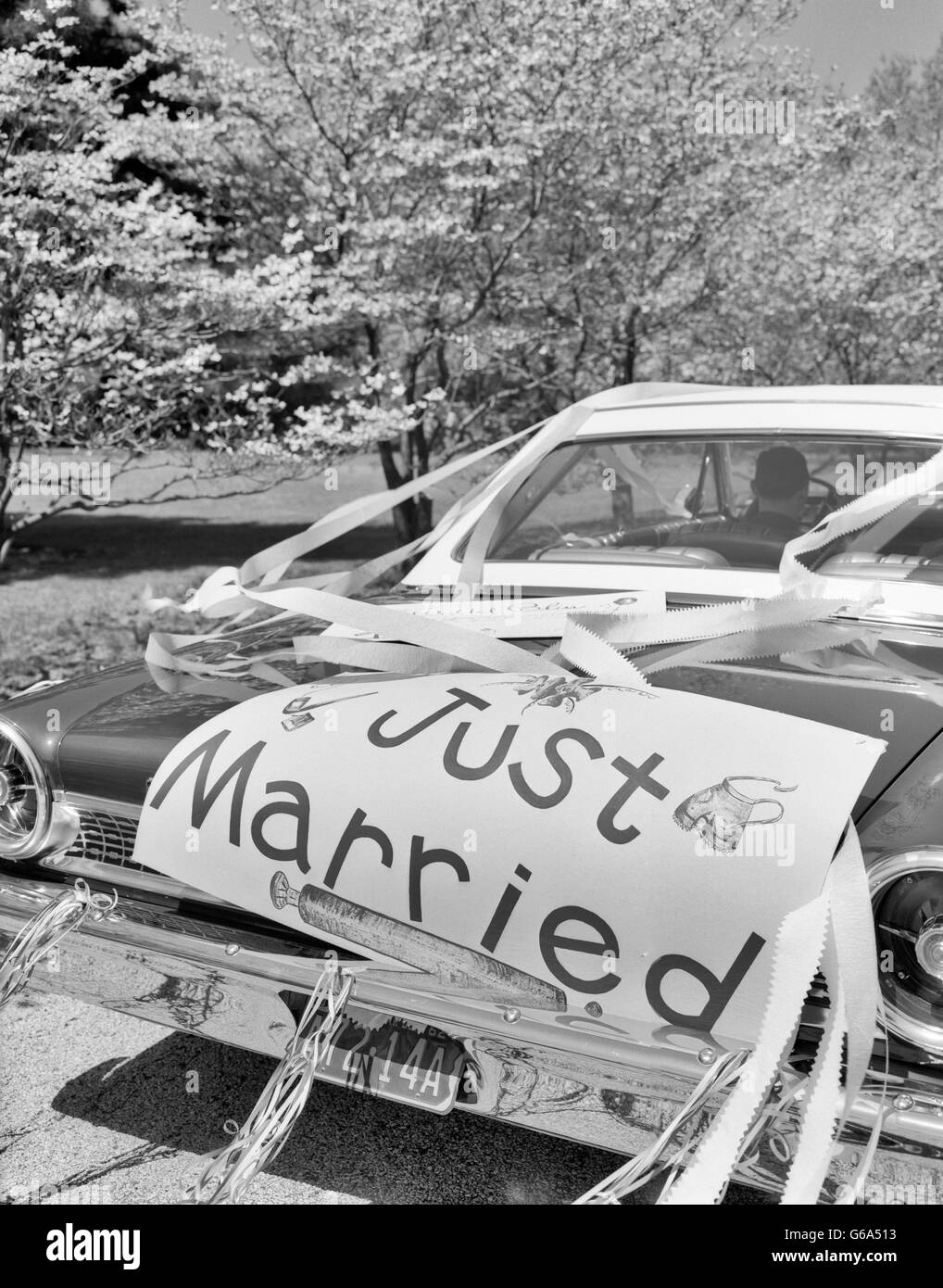 Auto sign Black and White Stock Photos & Images - Alamy