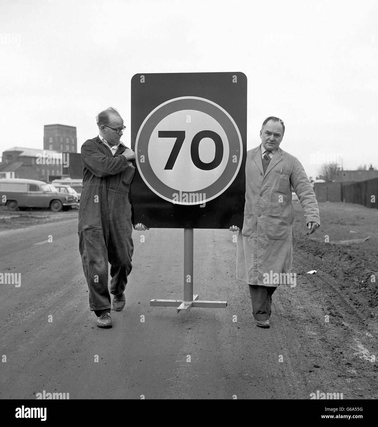70mph signs hi-res stock photography and images - Alamy