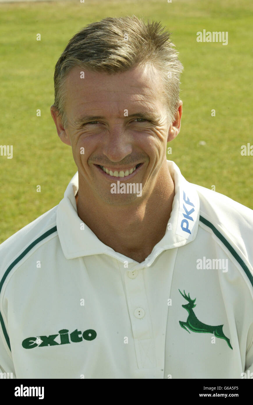 Steven elworthy of nottinghamshire at trent bridge hi-res stock ...