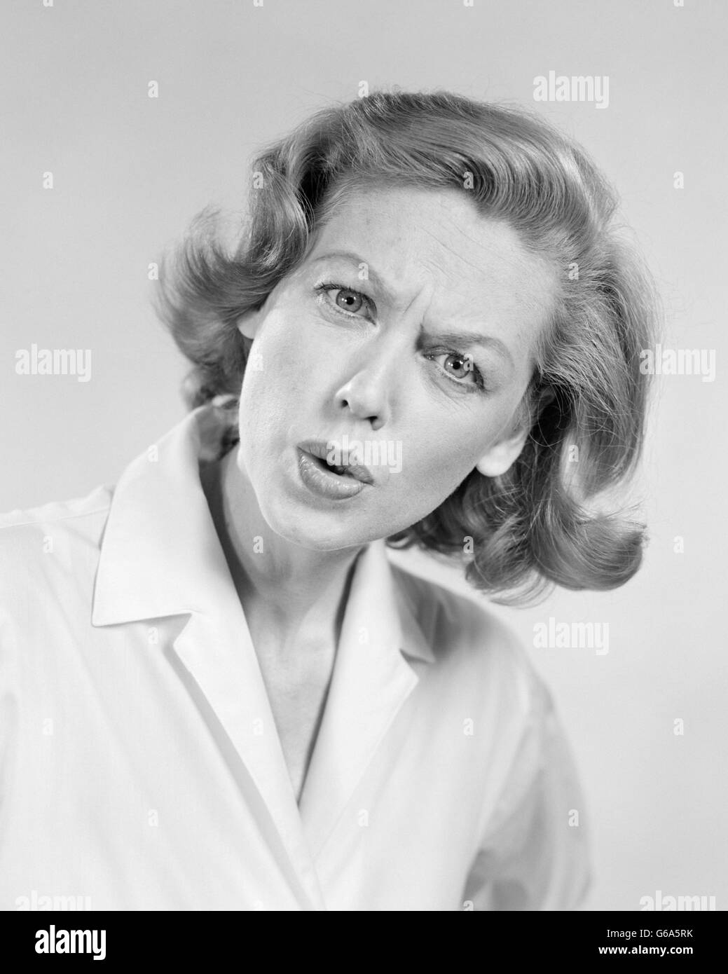 1950s 1960s PORTRAIT WOMAN WITH ANGRY QUESTIONING FACIAL EXPRESSION ...