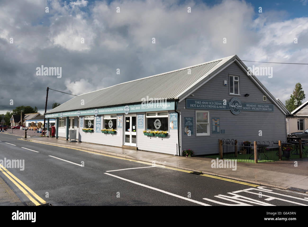Riverside cafe and tearooms Wroxham Norfolk Broads UK Stock Photo - Alamy