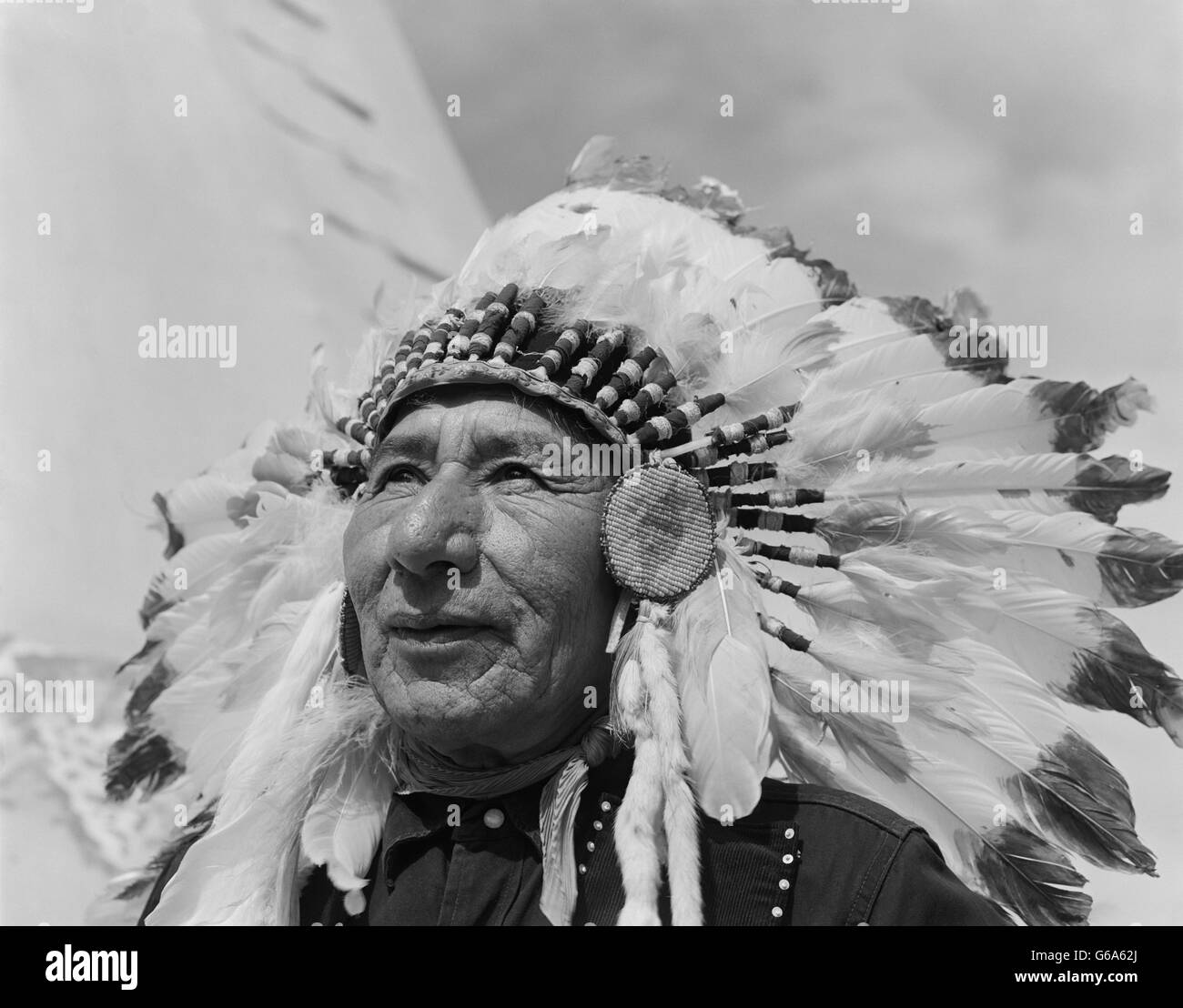 Sioux headdress hi-res stock photography and images - Alamy
