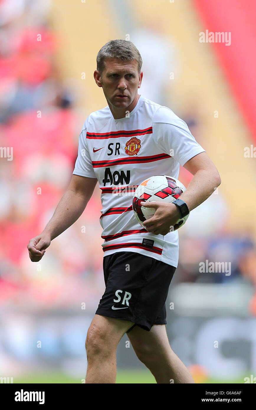 Assistant manager of manchester united hi-res stock photography and ...