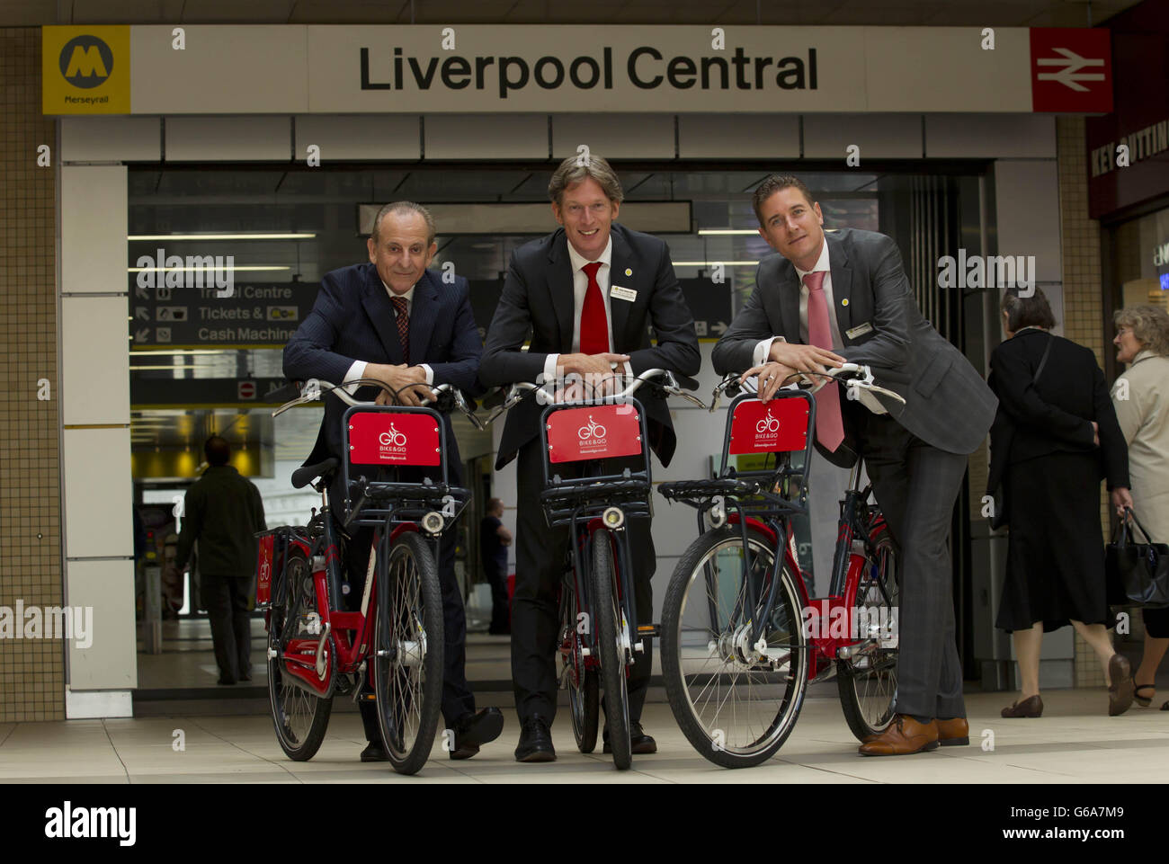 Tnrphoto transport bikes full length hi-res stock photography and ...