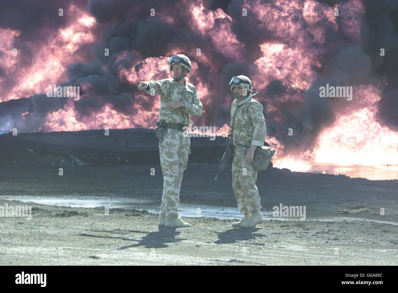 Fires Burn in Iraq Oil Fields Stock Photo - Alamy