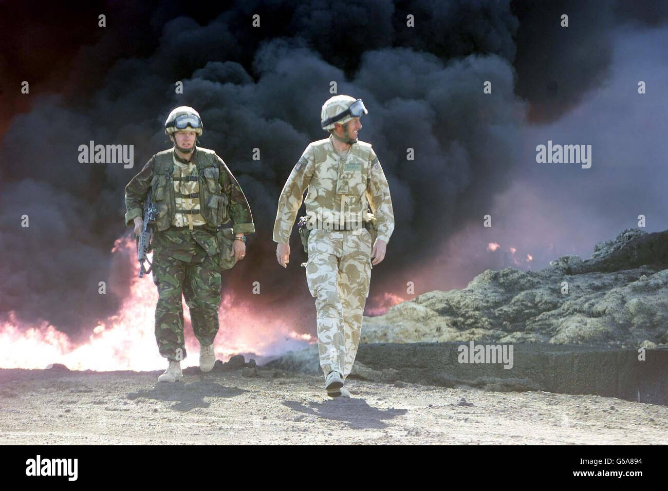 Firse Burn in Iraq Oil Fields Stock Photo - Alamy