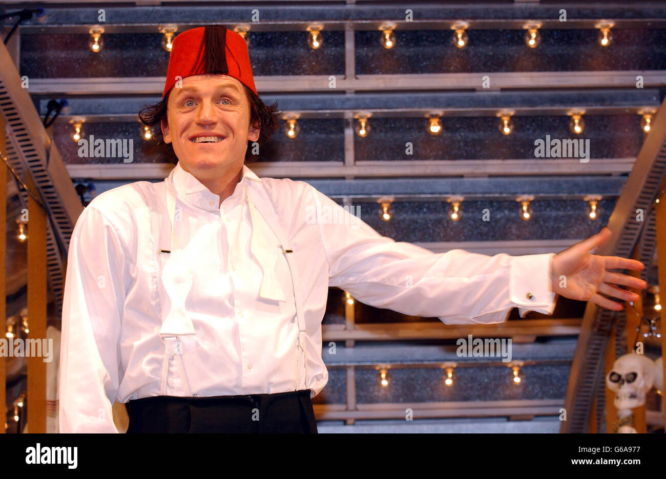 Actor jerome flynn playing late british comedy icon tommy cooper hi-res ...