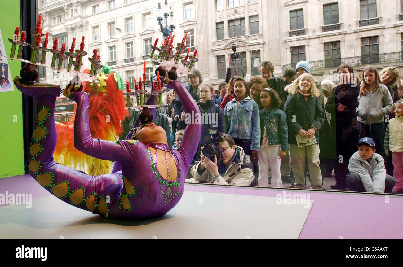 A contortionist from Chinese State Circus performs for a crowd in the ...