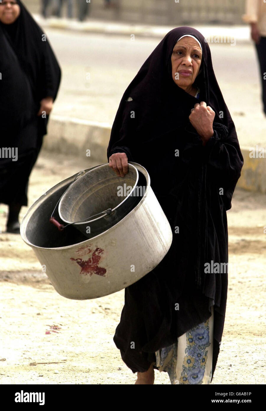 A woman goes to collect water in the Iraqi town of Basra Stock Photo ...