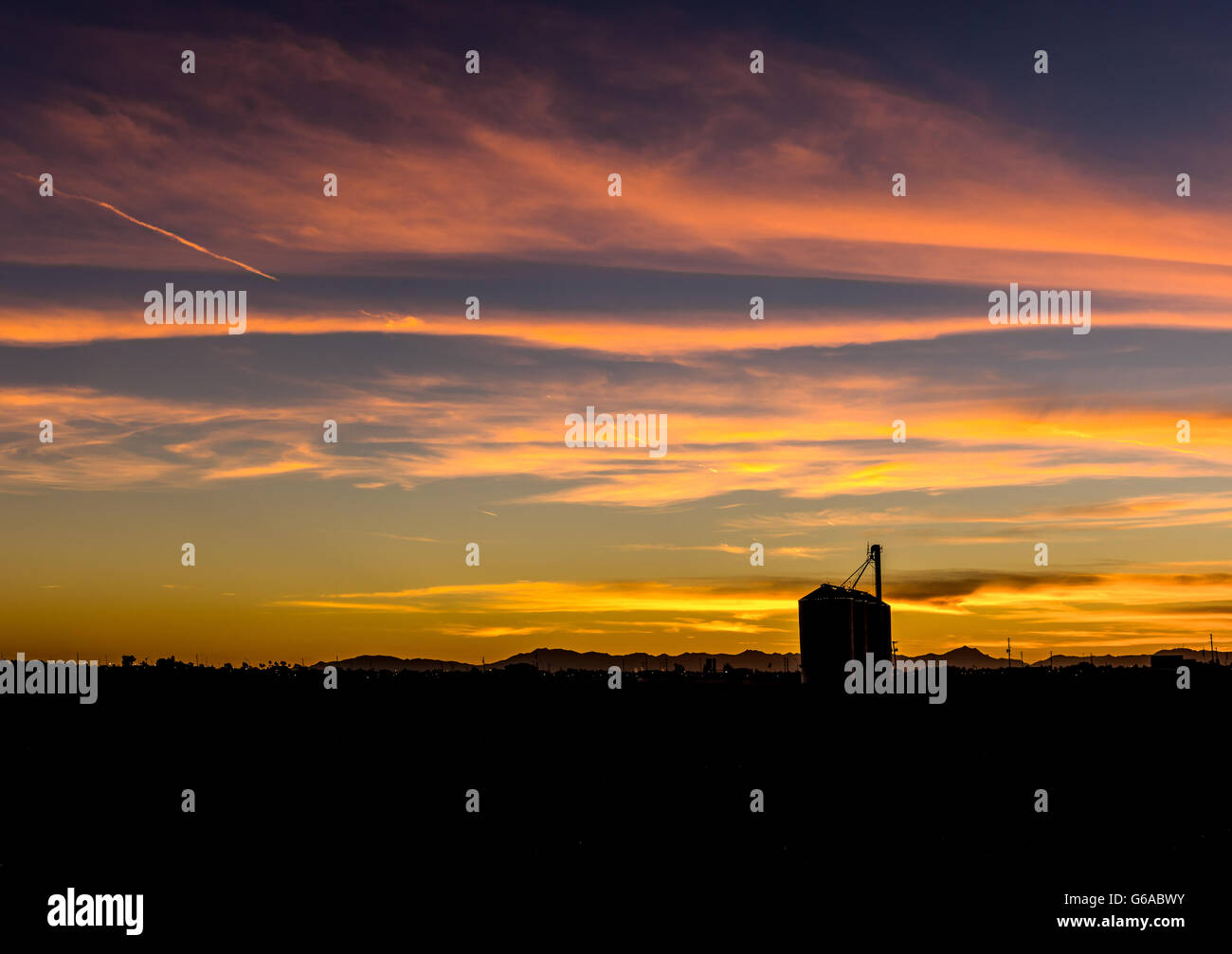 Beautiful farm sunset hi-res stock photography and images - Alamy