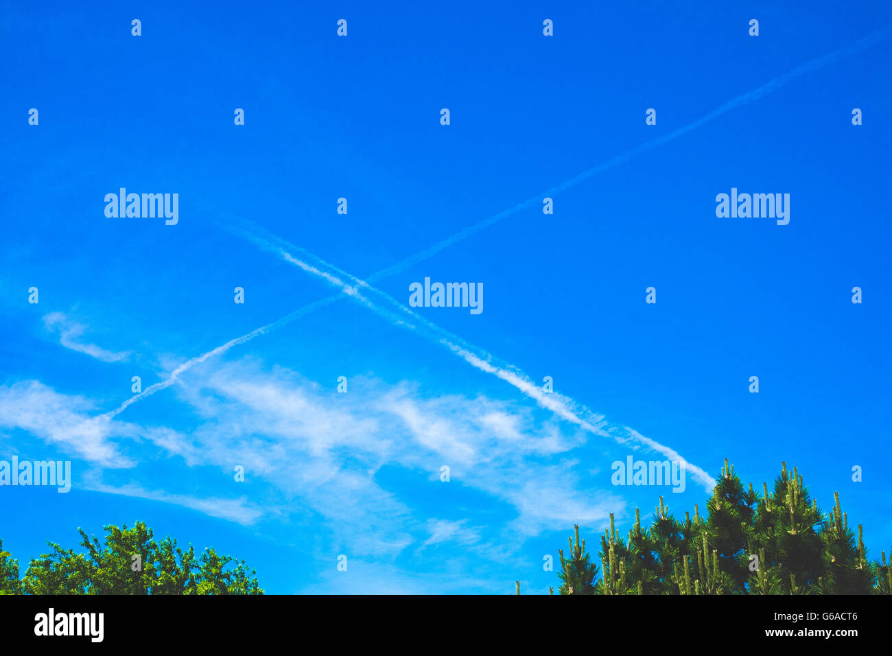Contrails In The Sky High Resolution Stock Photography and Images - Alamy