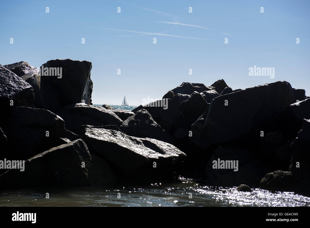 rocks and sailing boat Stock Photo - Alamy