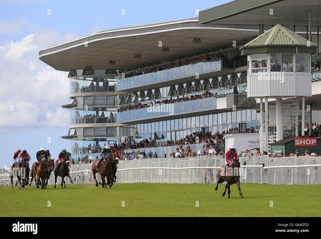Galway racecourse stands hi-res stock photography and images - Alamy