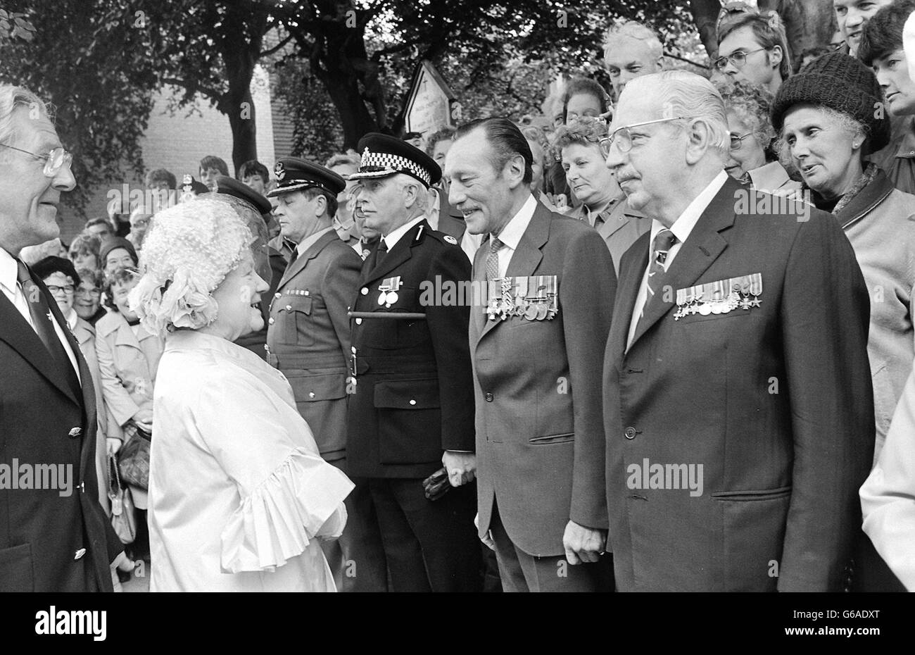 Robert stanford tuck meeting queen mother Black and White Stock Photos ...