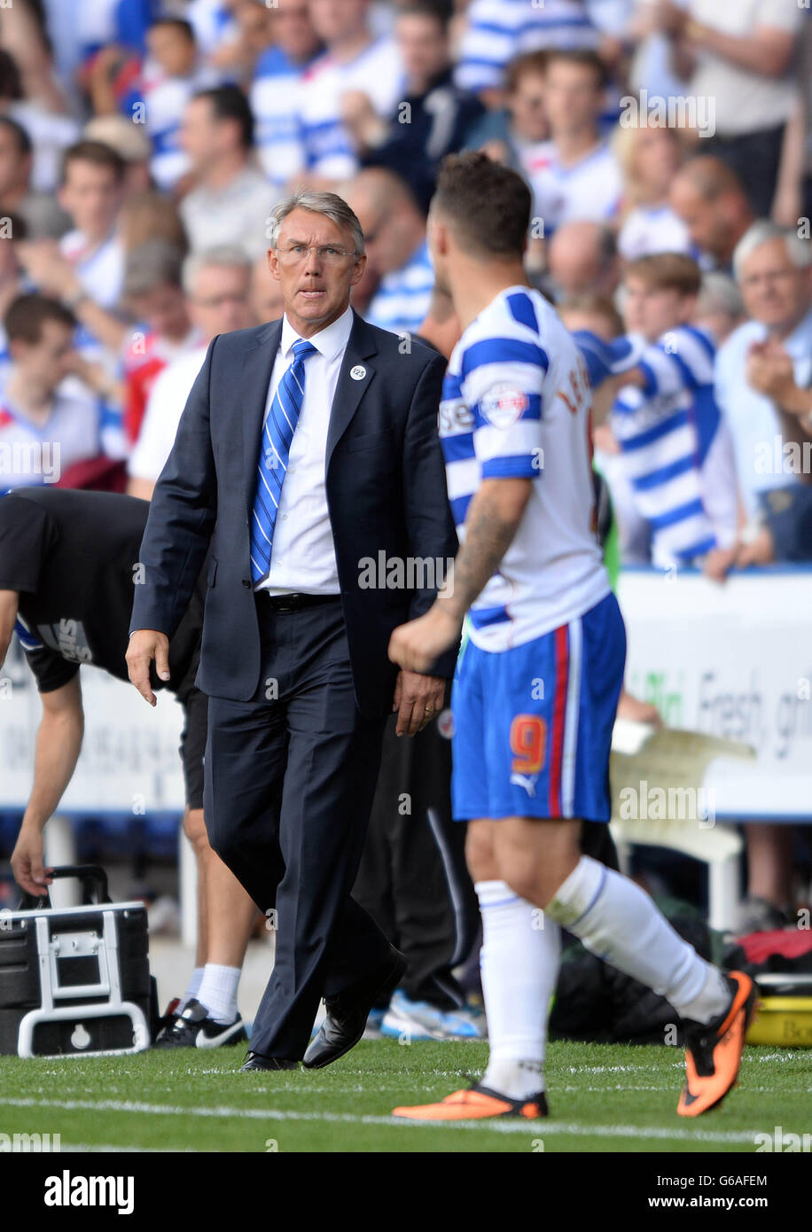 Reading manager Nigel Adkins instructs Adam Le Fondre (right Stock ...